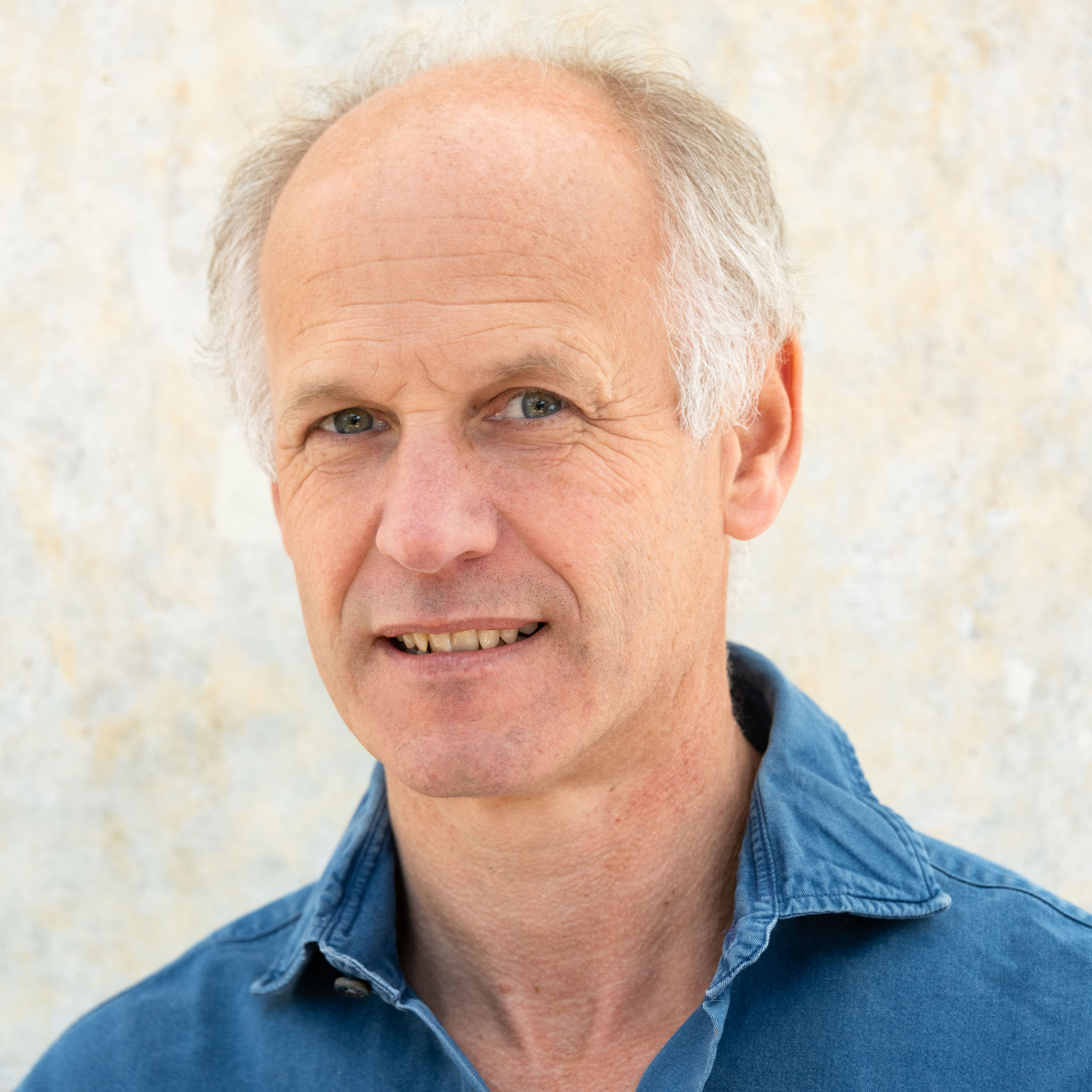 Jamie Strauss | Critical-min-JP