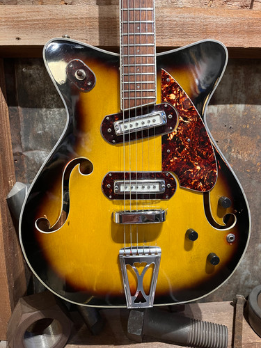 Zenta (F65) Hollowbody Sunburst 1960s | Montréal Guitar
