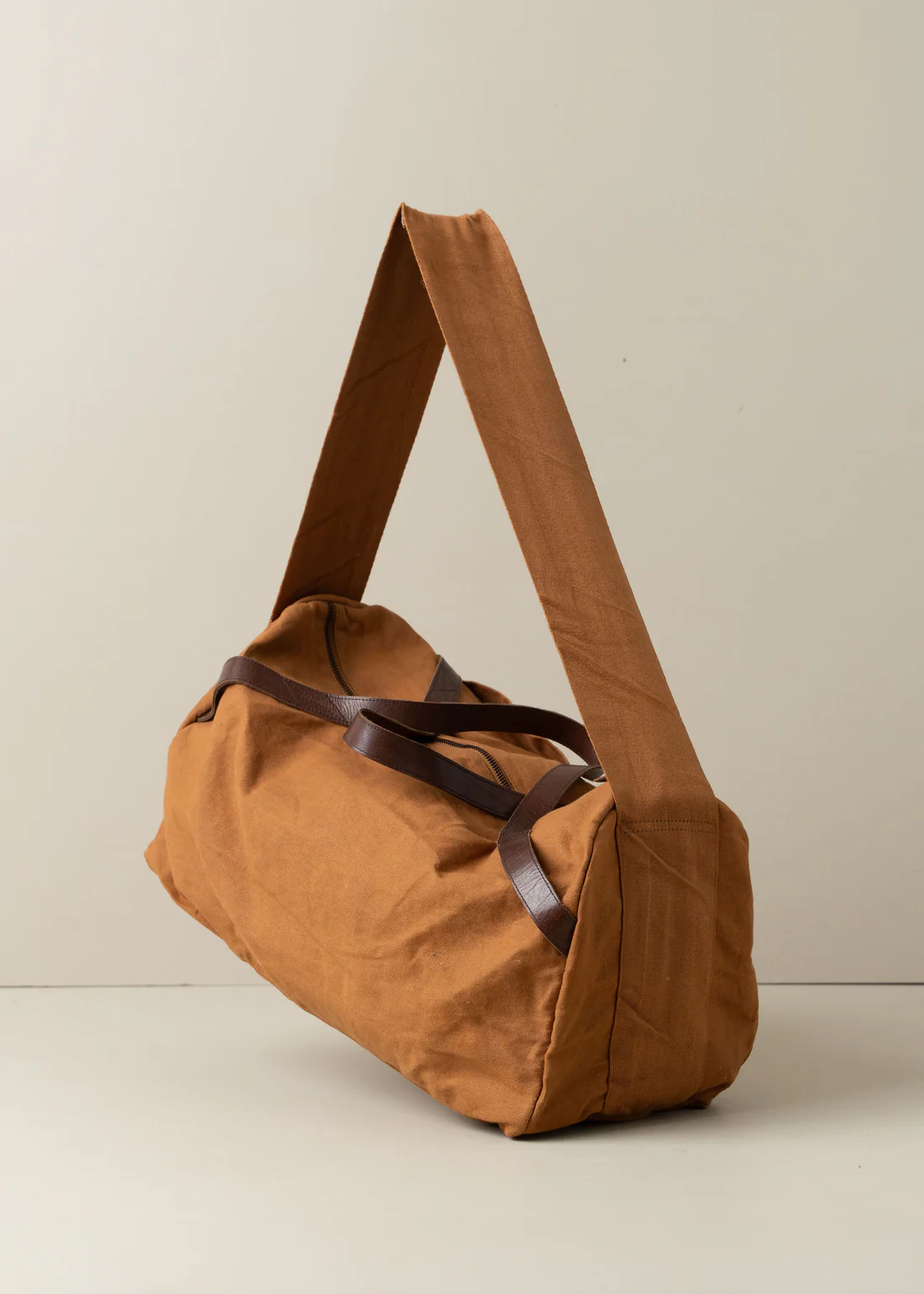 SAARDE Journey Duffle Canvas Bag / TERRACOTTA | The Benev