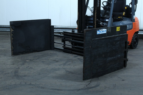 20161026 KAUP Carton Clamp | forklift attachments
