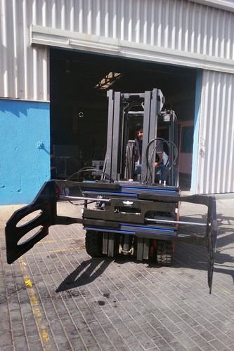 Cascade 44G-BCS Bale Clamp | forklift attachments