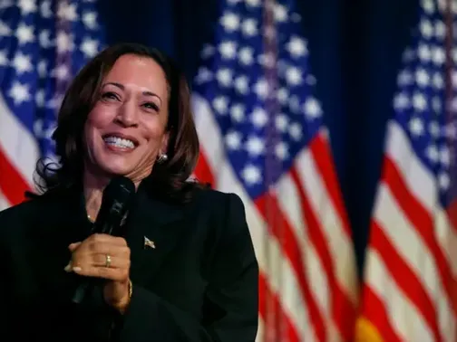 Harris lanza campaña digital hacia hispanos; más de 36 millones de votantes