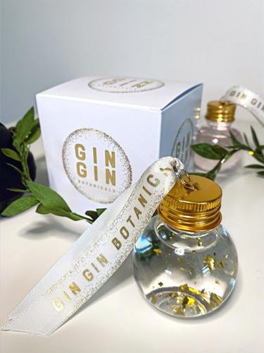 Double Gift Box with 2 baubles | Weekender