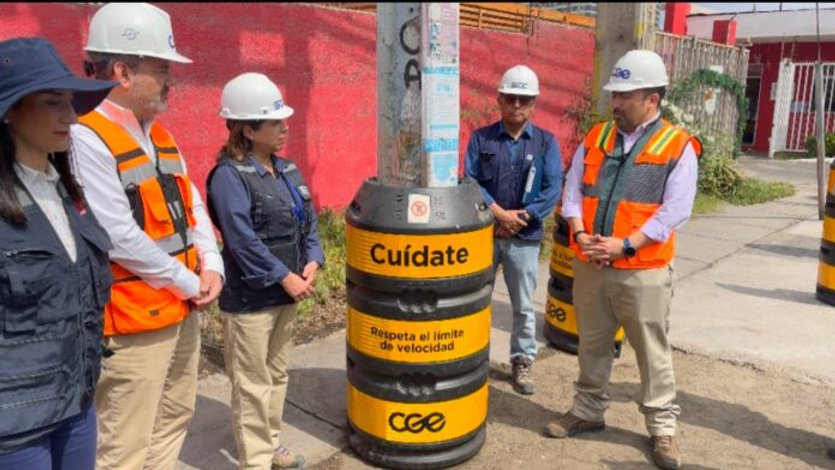 EMPRESA CGE INSTALA DISPOSITIVOS ANTICOLISIÓN EN POSTES ELÉCTRICOS EN ...