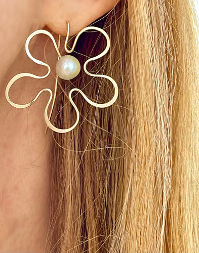 Goldfilled hand forged daisy earrings with pearls | Heidi Weddendorf