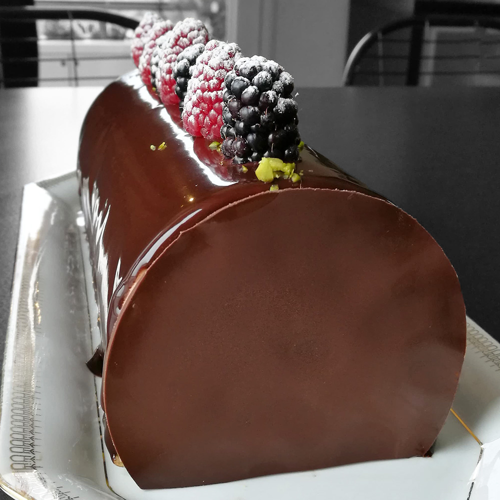 Alice Pâtisserie | Recette - Bûche chocolat, fruits rouges, pistache