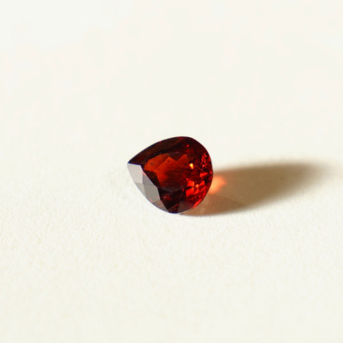 Grenat rouge 4.57ct | Nicolas Favard