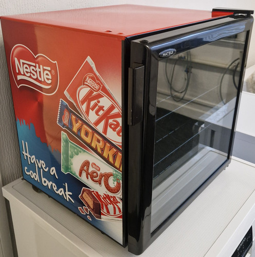 MATSUI / NESTLE USED MINI DRINKS / SNACK FRIDGE | mysite