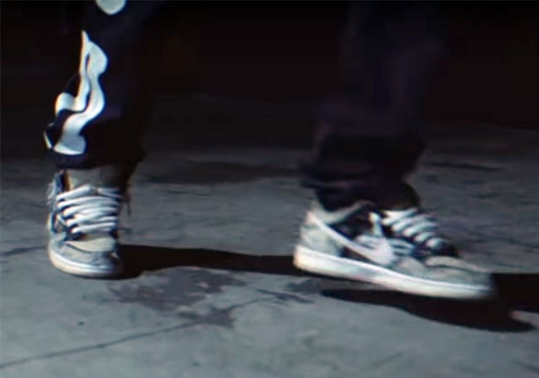 Nike SB Dunk Low collab com o rapper Travis Scott está muito perto de ...