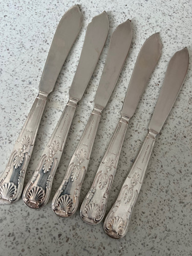 Set 5 Kings Pattern knives. EPNS | Leeds Vintage House