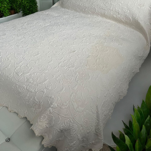 Large Vintage/Retro Bed Cover/Throw | Leeds Vintage House