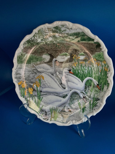 Royal Albert Swan Plate | Leeds Vintage House