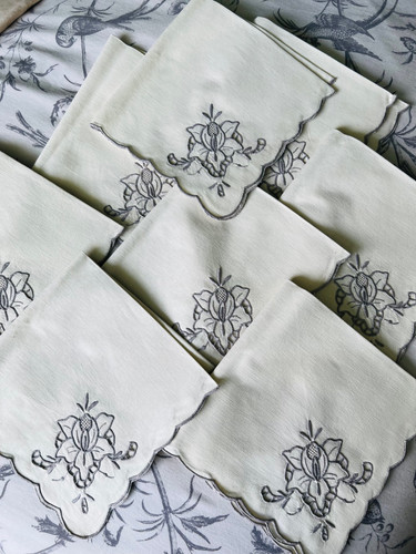 8 Matching Hand Embroiderd Napkins. Cream linen. | Leeds Vintage House