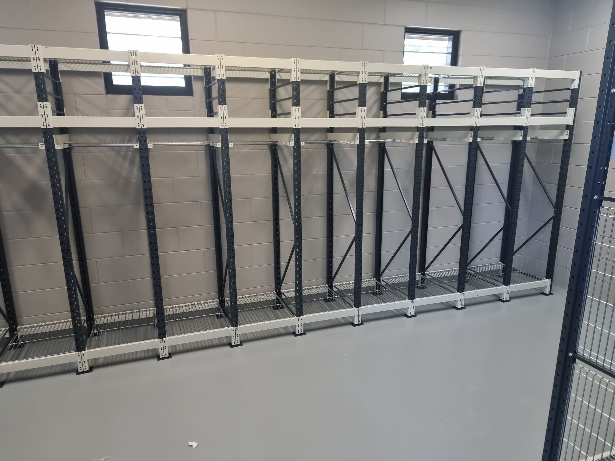 Longspan Open Lockers with Hanging Rails