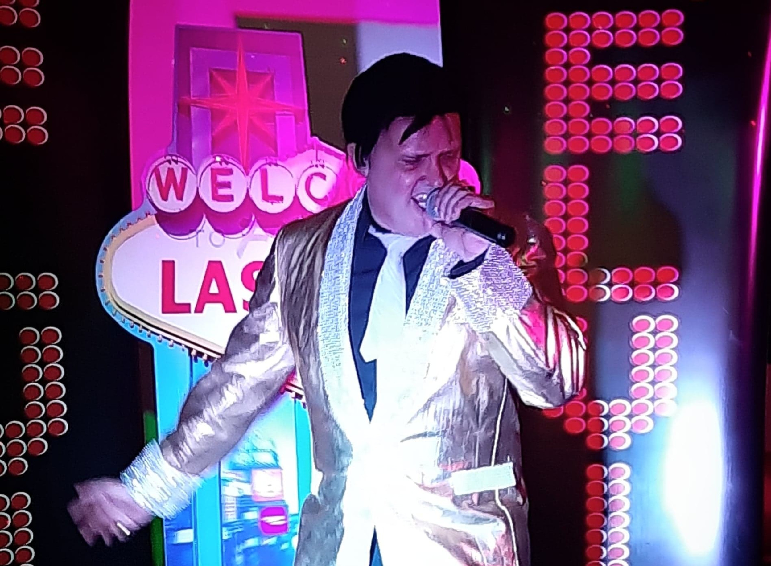 GALLERY | Sean Sings Elvis