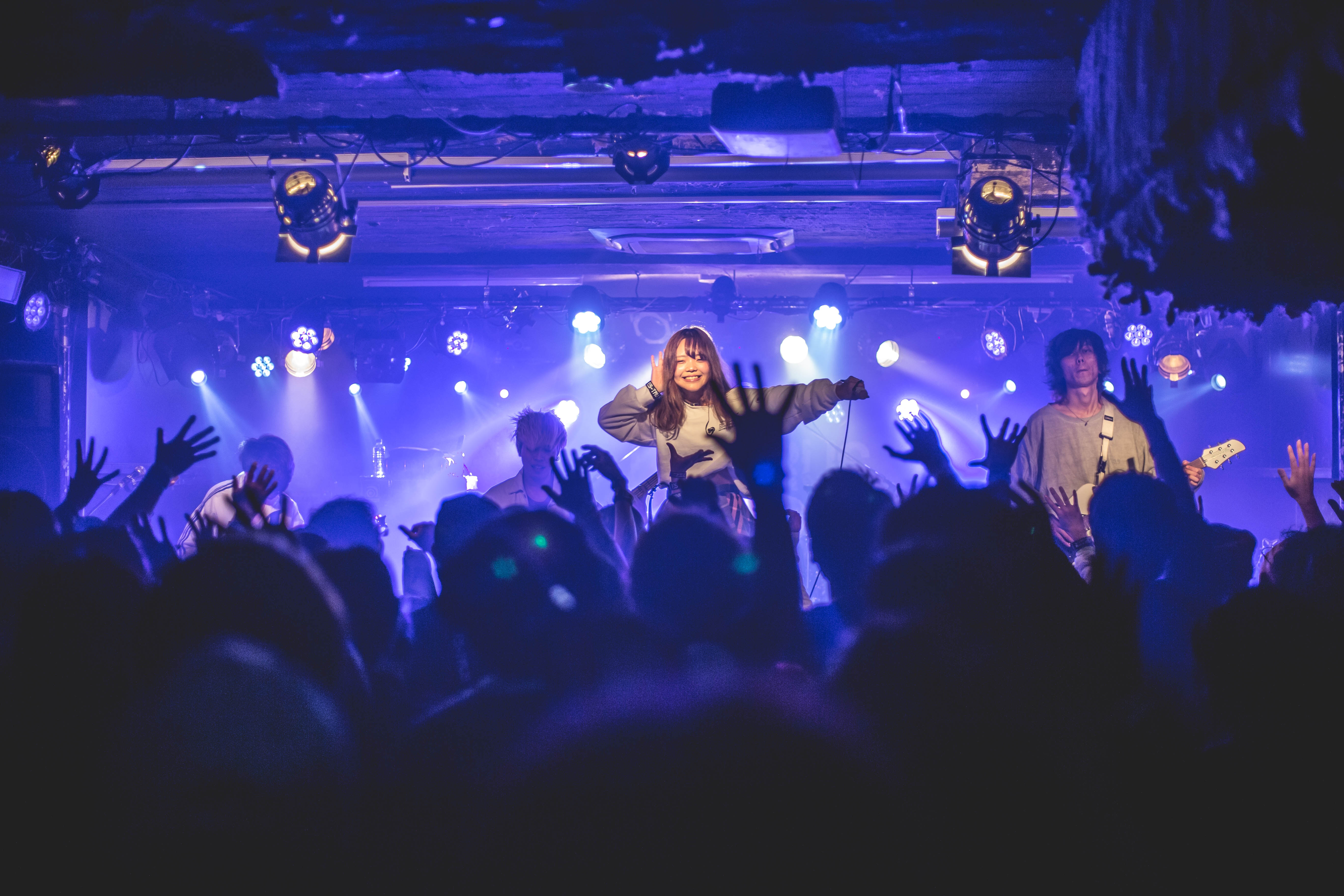 ES-TRUS official website | BIOGRAPHY