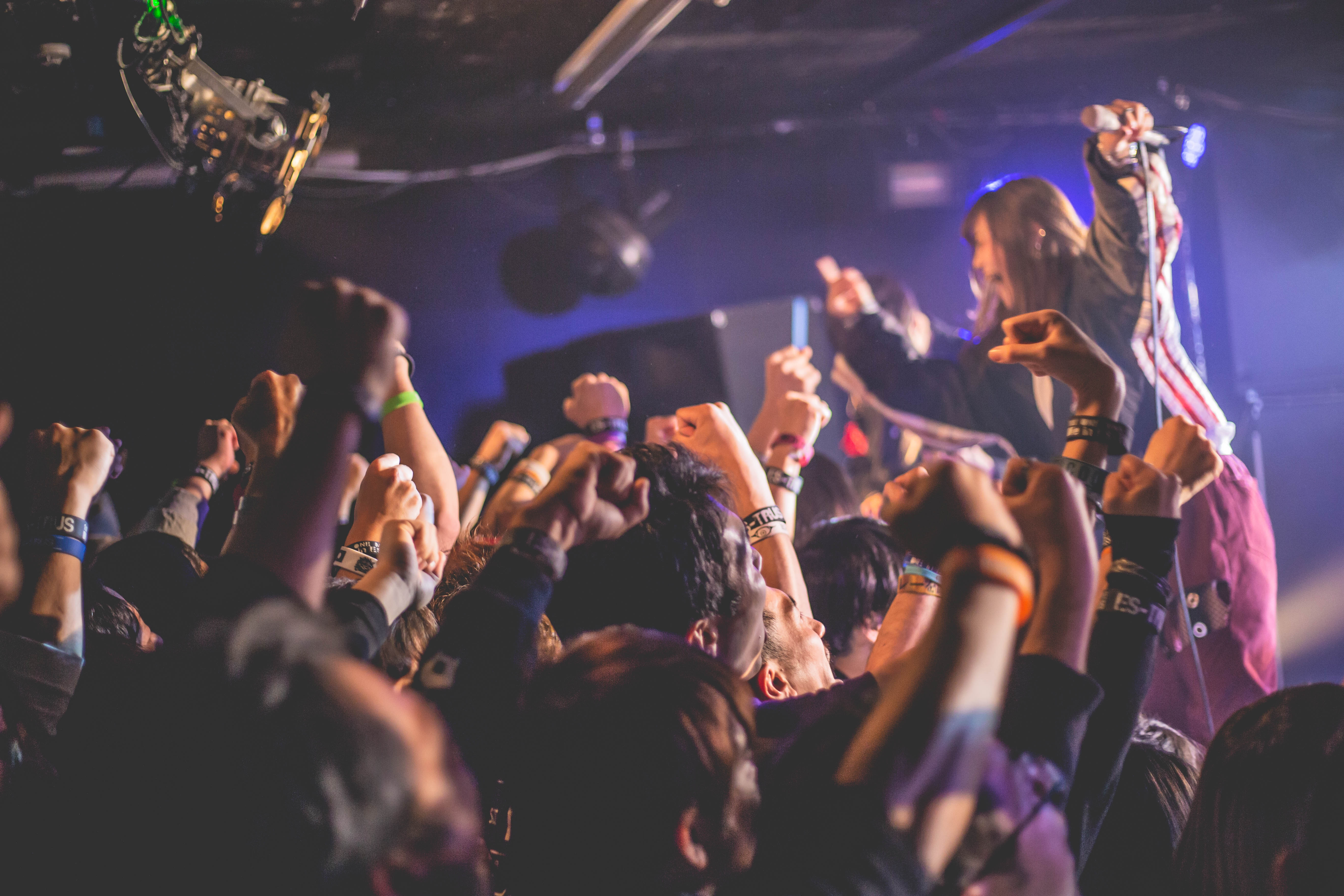 ES-TRUS official website | BIOGRAPHY