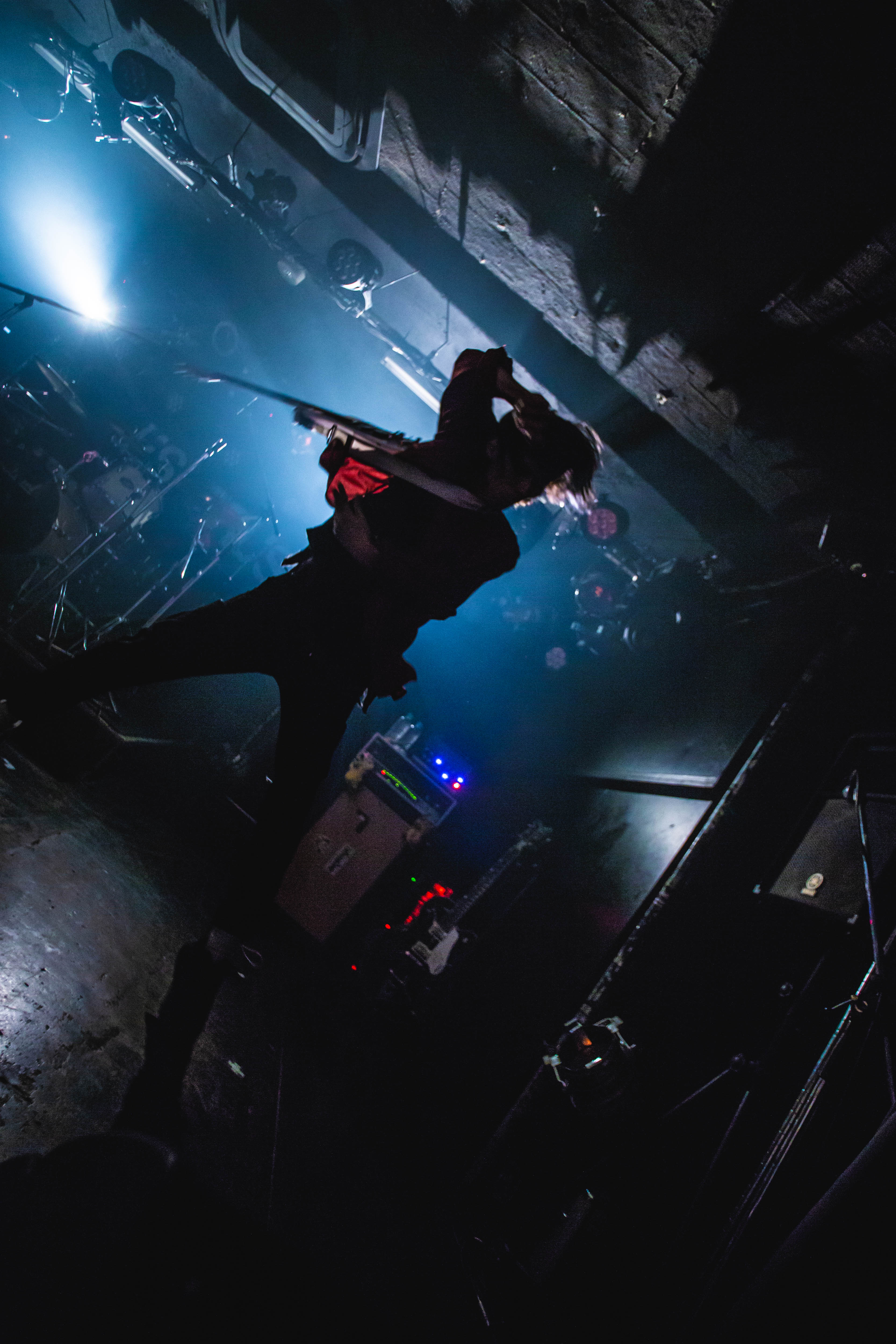 ES-TRUS official website | BIOGRAPHY