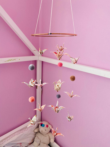 Mobile origami grue pompons | Baby origami