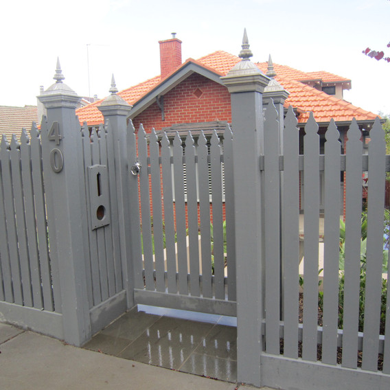 Ped Gates | Elizabethan Pickets
