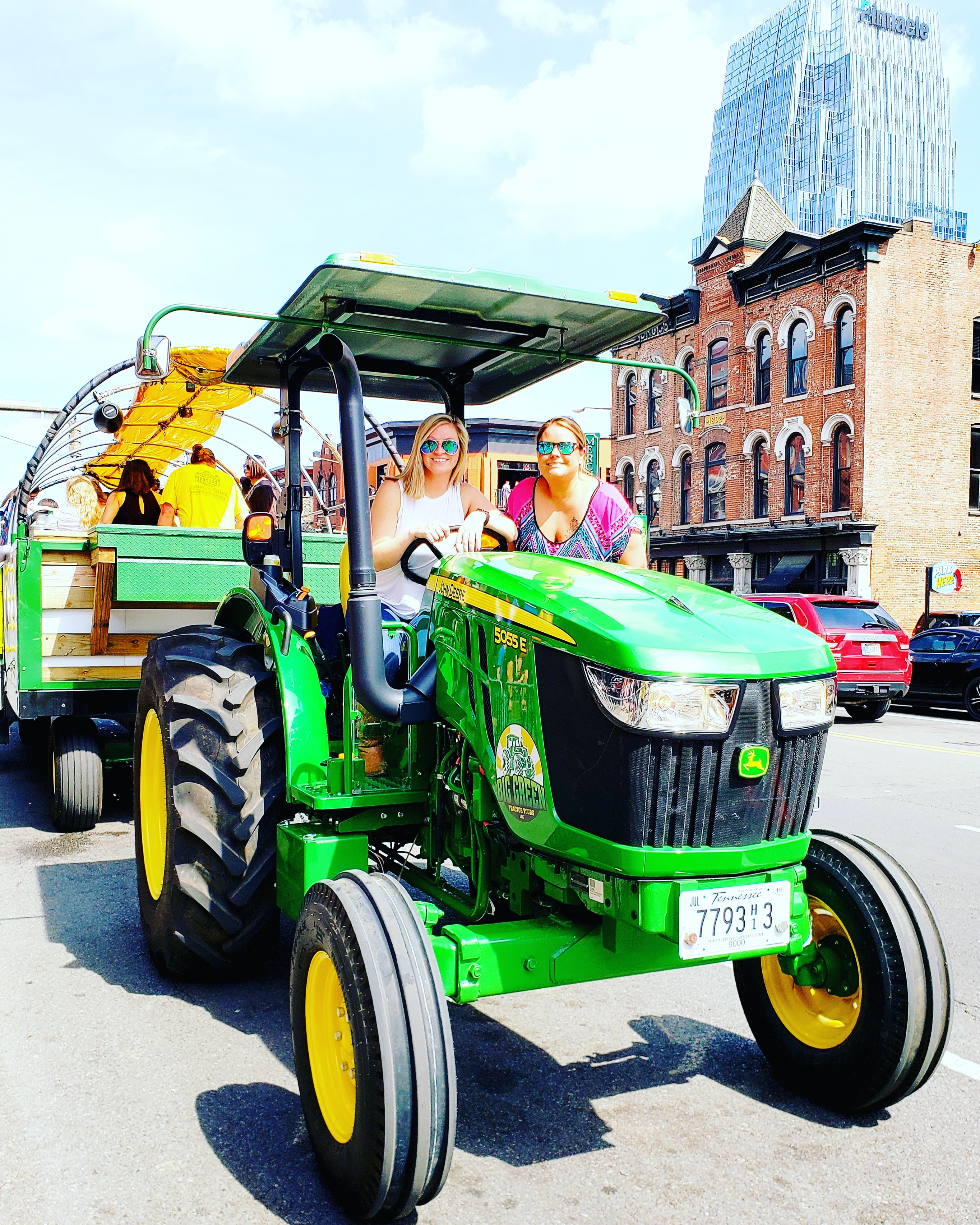 Nashville Tour | United States | Big Green Tractor Tours