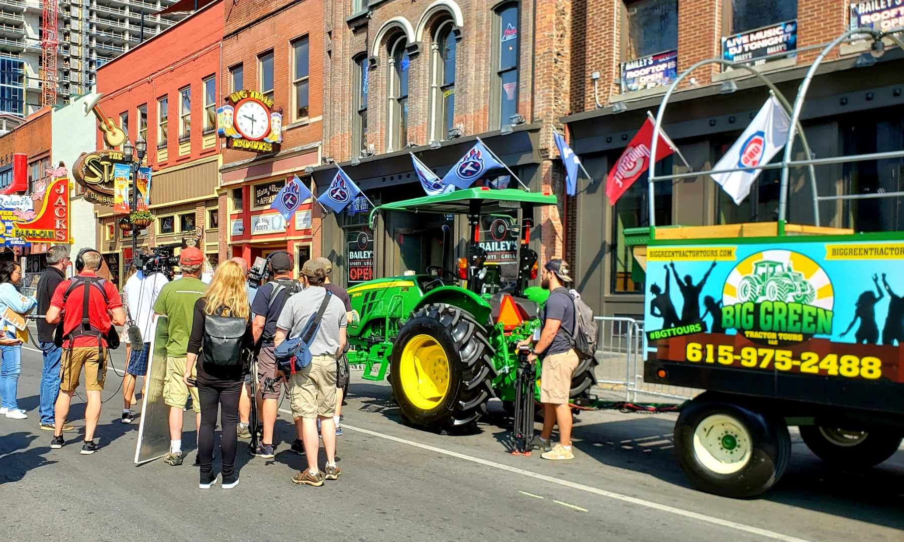 Nashville Tour | United States | Big Green Tractor Tours