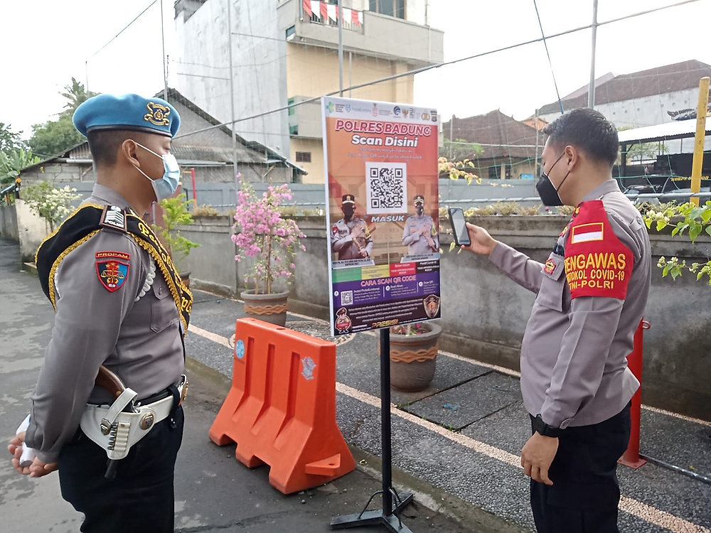 Perketat Pengawasan, Memasuki Polres Badung Wajib Scan QR Code Peduli ... Perketat Pengawasan, Memasuki Polres Badung Wajib Scan QR Code Peduli ...