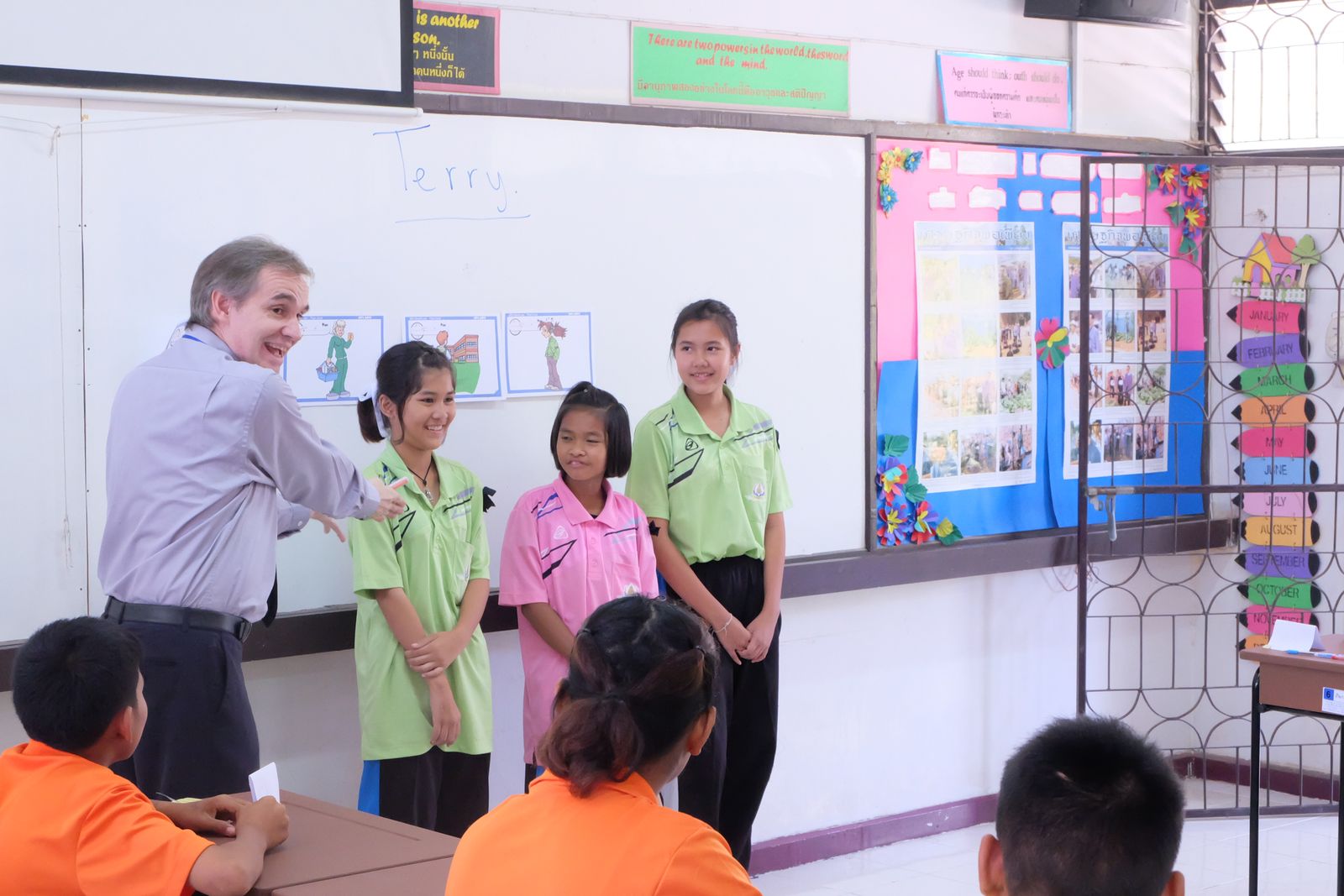 TESOL Tree | หลักสูตรและครูต่างชาติสำหรับโรงเรียน