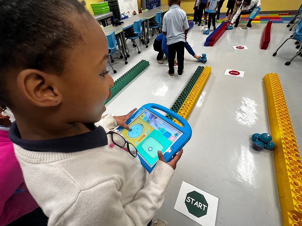 STEM Instructor details how scholars learn programming through Dash Robot