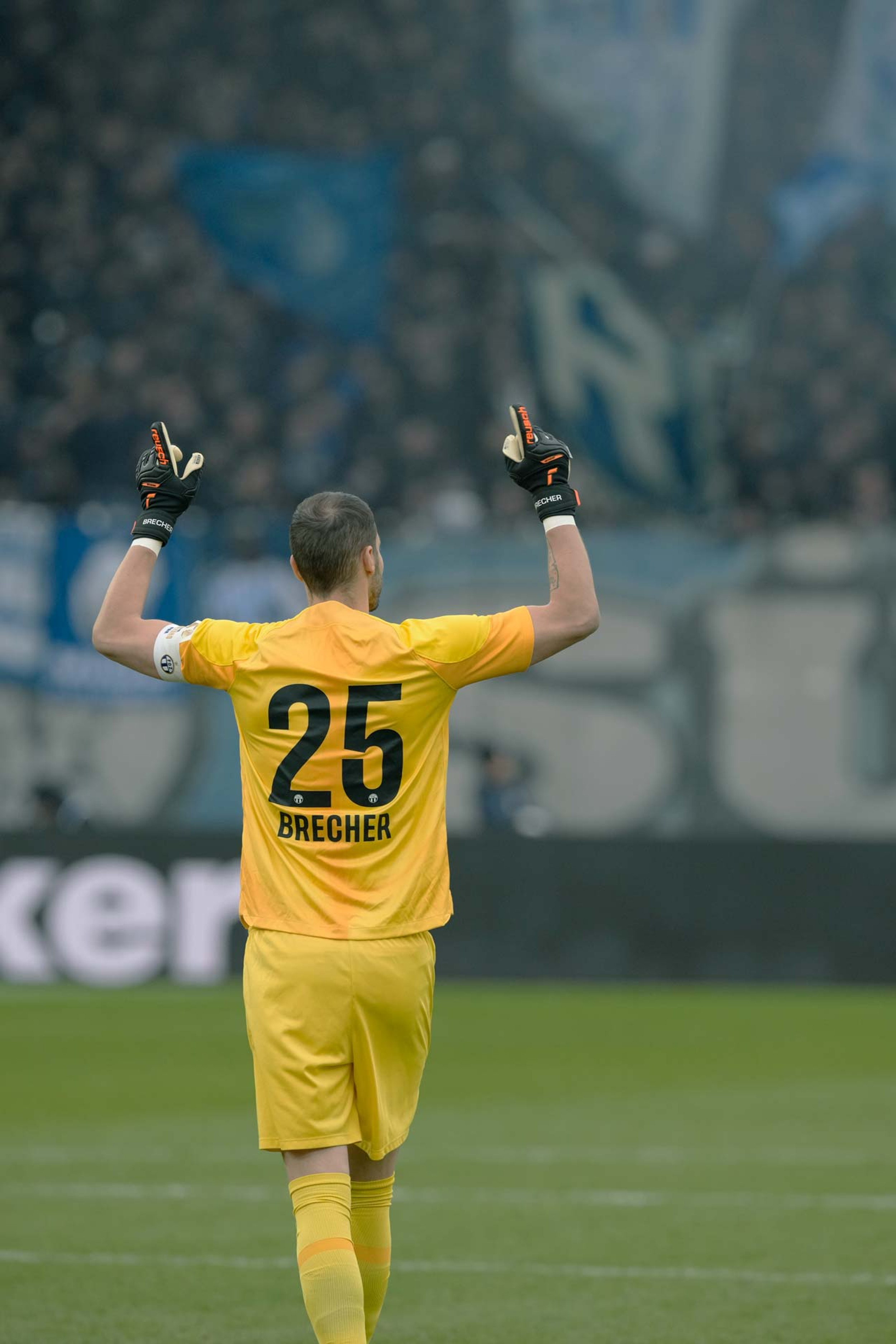 MEDIA & PRESSE | YANICK BRECHER