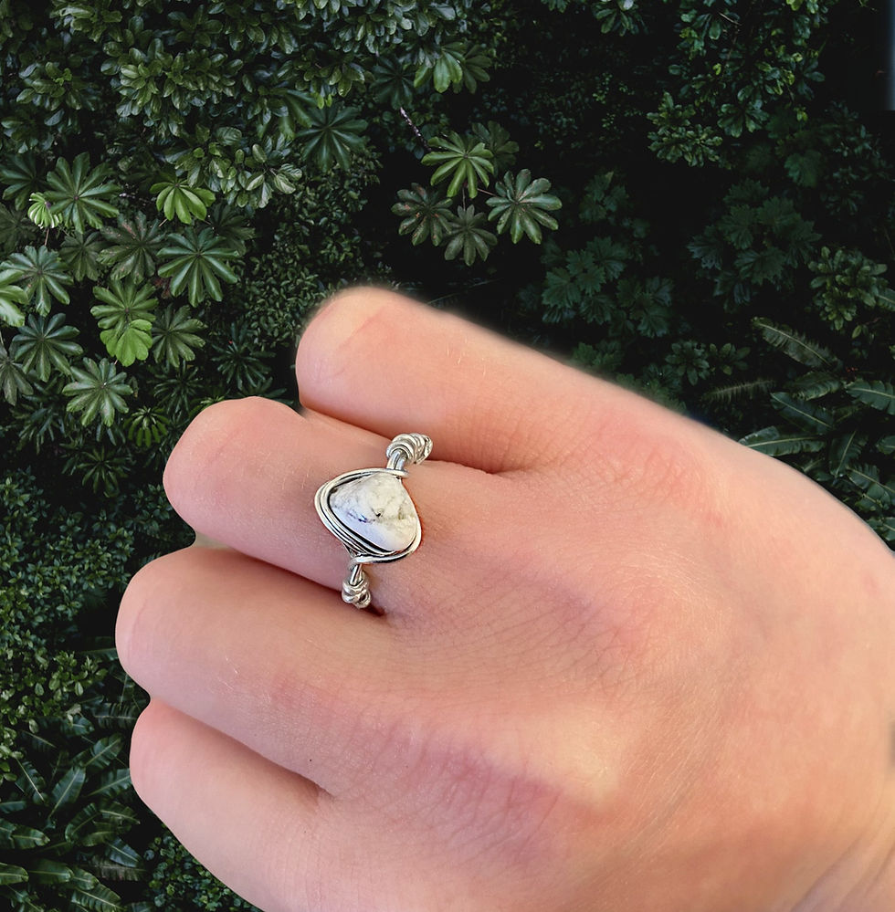 Quartzite crystal ring | Retroholik