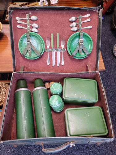 Cool retro picnic set made in England | My Site