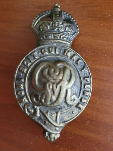 Brass George V cap badge with order of garter motto | My Site