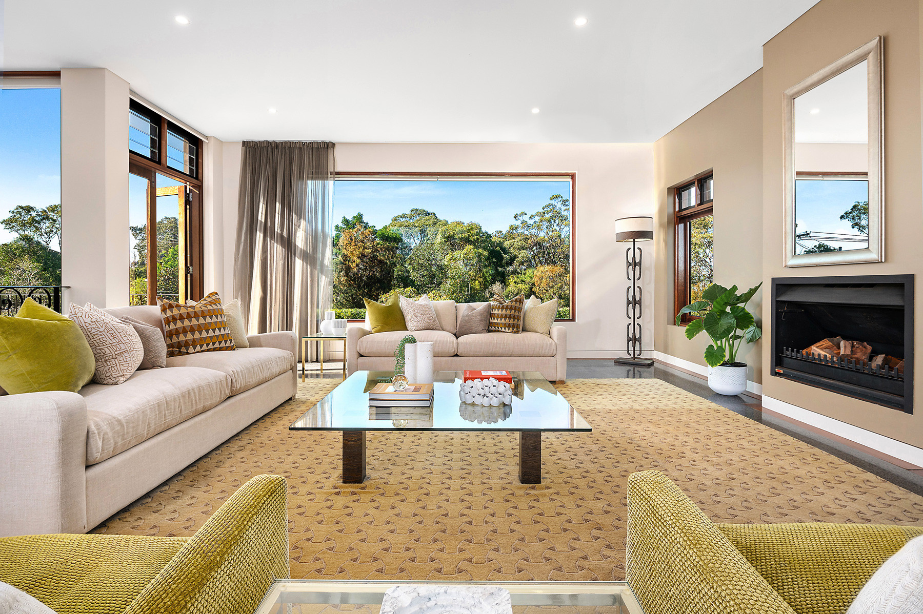 8 Photos plus Floorplan | Benchmark Photo