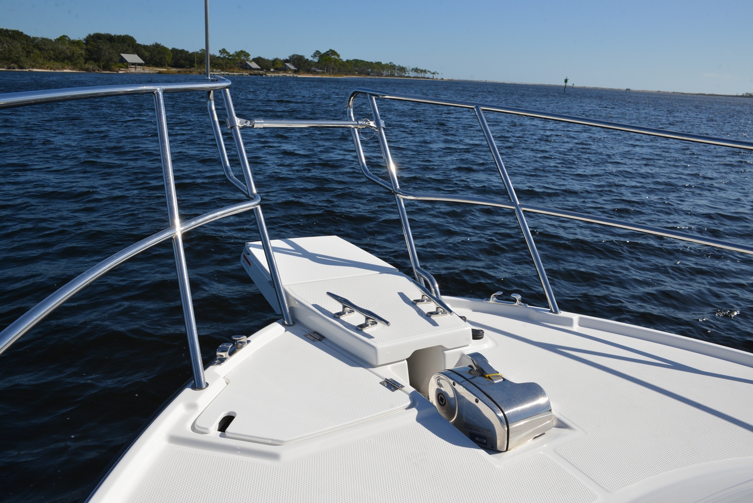 28 Cutwater C-28 Sedan Luxury Edition diesel pilot house