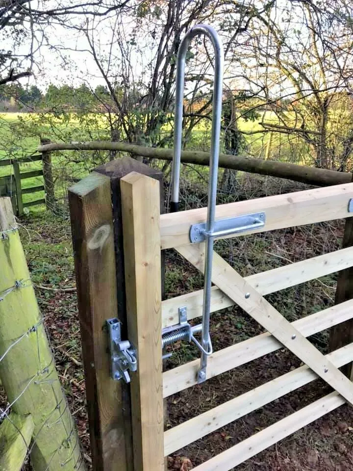 One Uni Latch for Wooden gates with Bow handle | Gate Fittings Direct