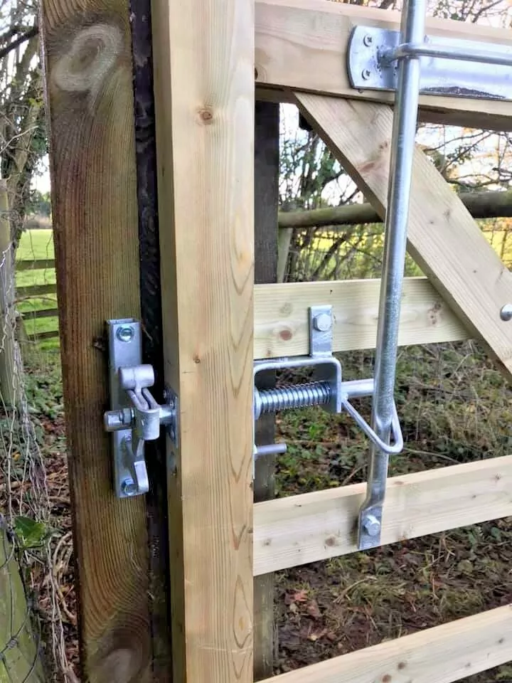 One Uni Latch for Wooden gates with straight handle | Gate Fittings Direct
