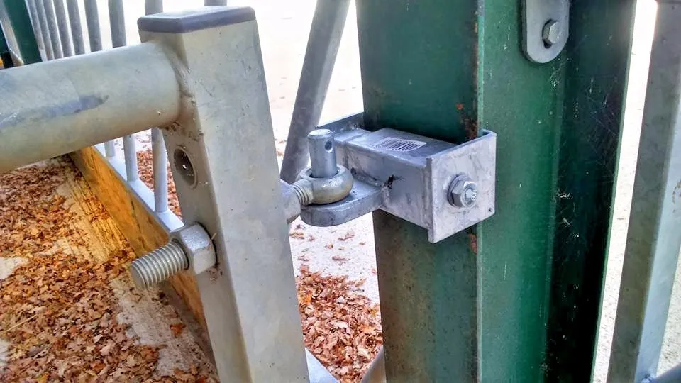 Pair of RSJ gate hanging hangers | Gate Fittings Direct