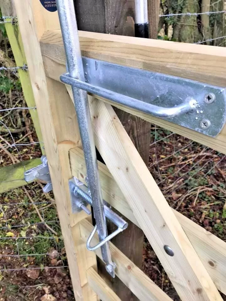 One Uni Latch for Wooden gates with straight handle | Gate Fittings Direct