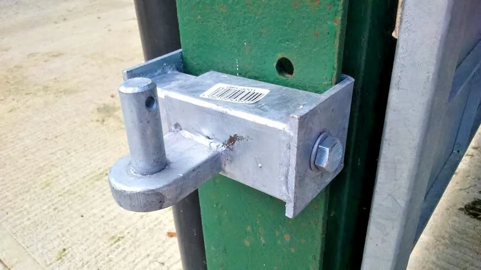 Single RSJ gate hanger. | Gate Fittings Direct