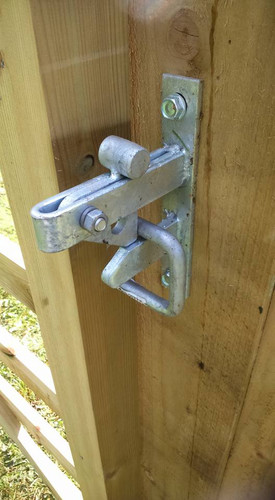 Self Locking Gate Catch with D Striker | Gate Fittings Direct