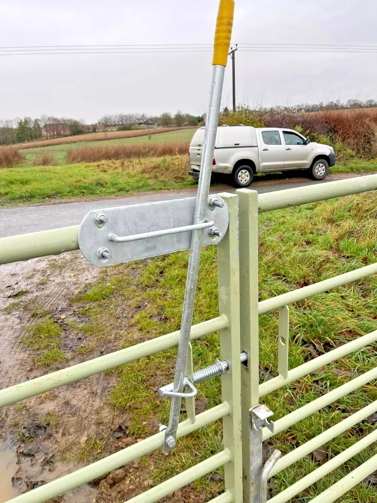 One Uni Latch for Metal gates with straight handle | Gate Fittings Direct