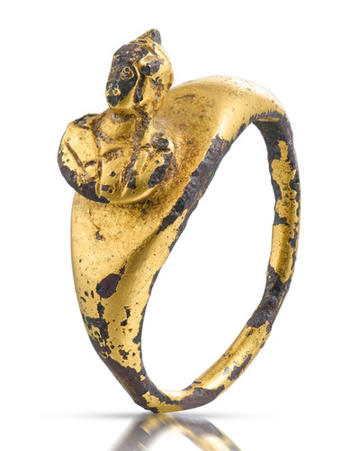 Gilt bronze finger ring with a bust of Minerva. Roman, 1st / 2nd ...