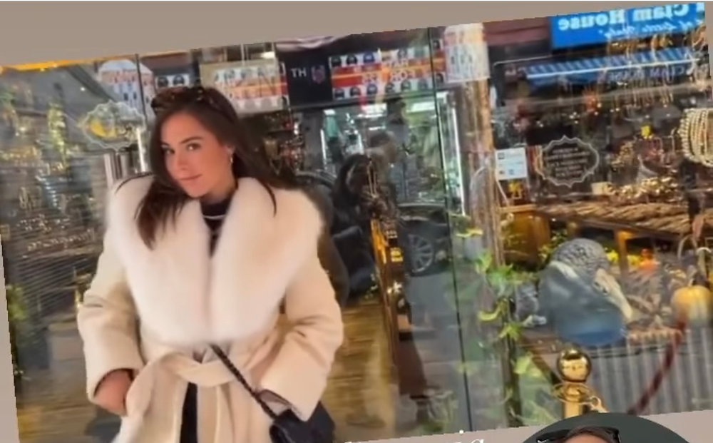 !A 2,500 MILLAS DE DISTANCIA DE L.A….REAPARECE BELLA, ROMÁNTICA Y SOLA ...