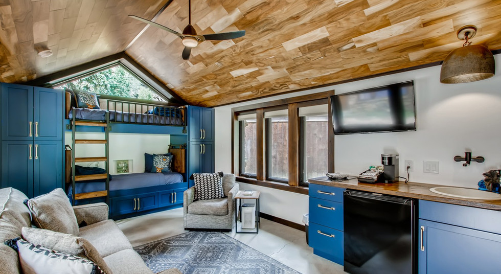 Gallery Countyrock Cabin | Water&StoneRetreat