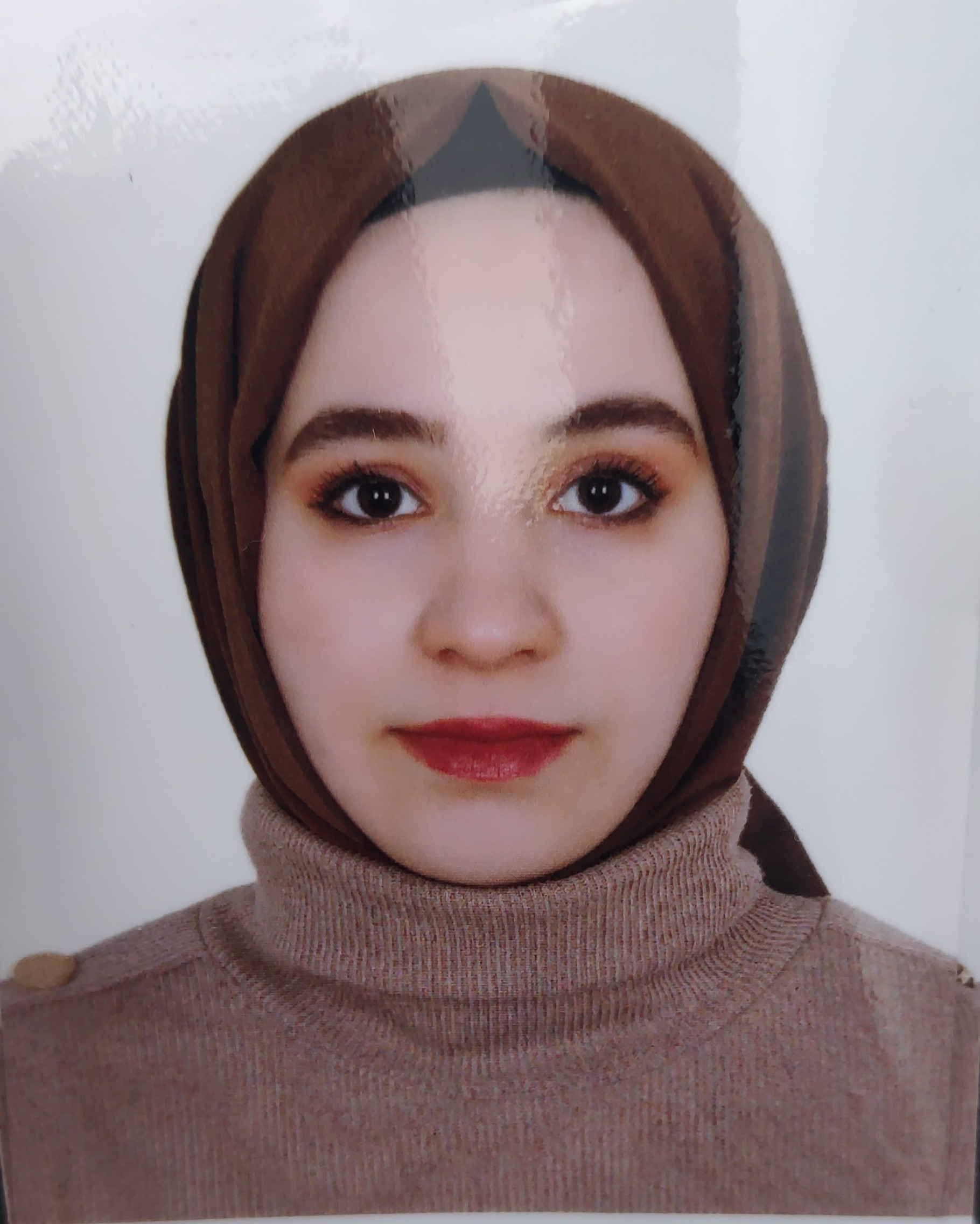 Ebru AratTürkçe Öğretmeni