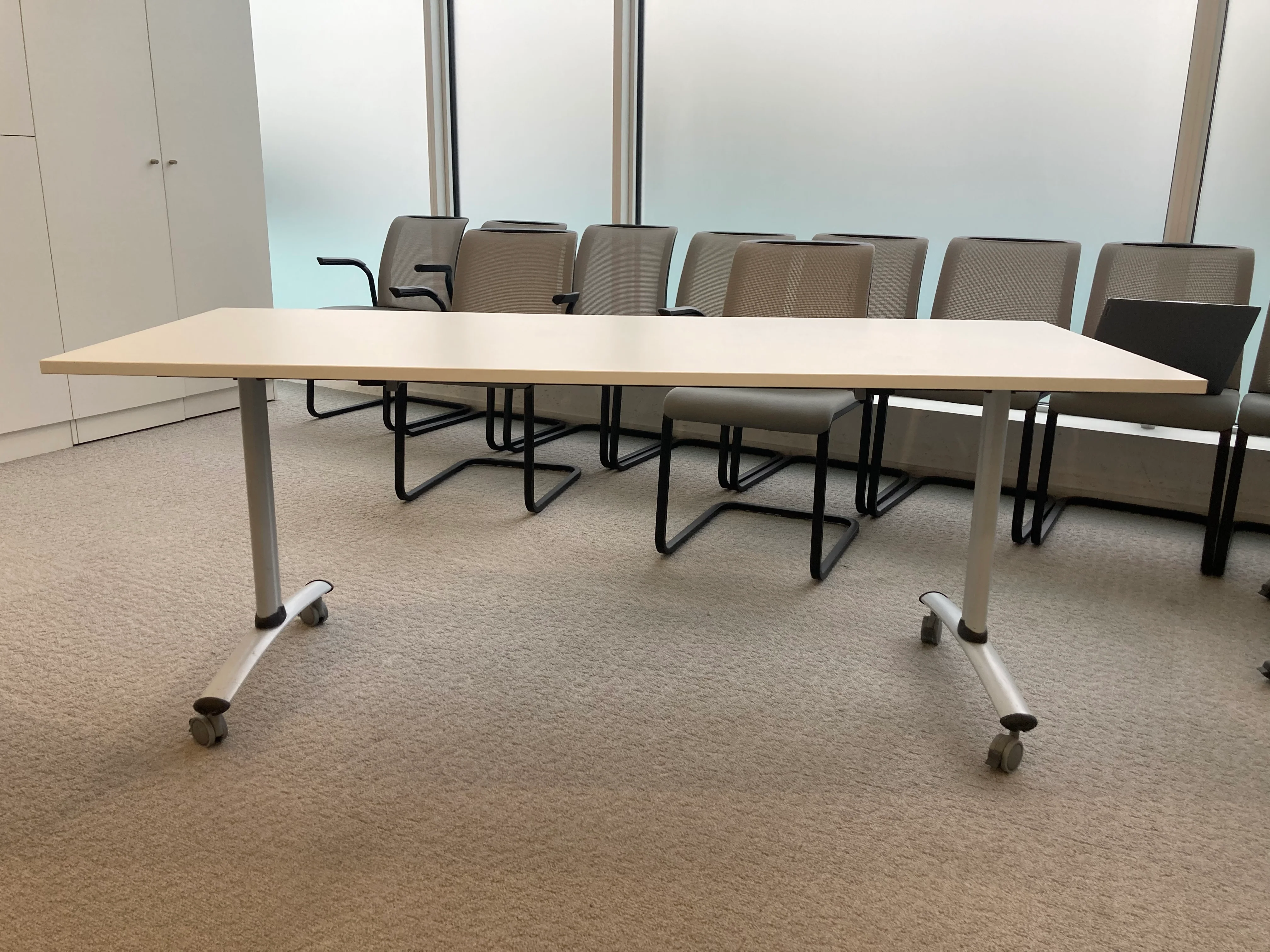 Table basculante sur roulettes Axe (Qté : 1)| TAB152 | BuroWays