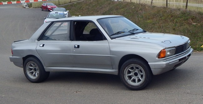La Peugeot 305 V6 Rallye