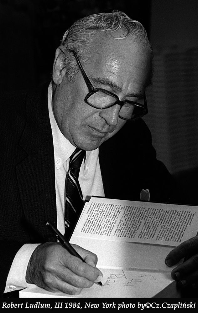 PORTRET z HISTORIĄ Robert Ludlum