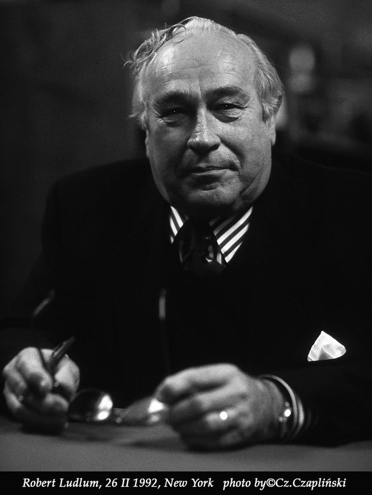 PORTRET z HISTORIĄ Robert Ludlum